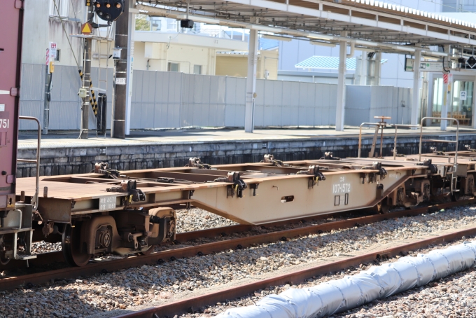 JR貨物コキ100系貨車 コキ107-1572 友部駅 鉄道フォト・写真 by フレッシュマリオさん | レイルラボ(RailLab)