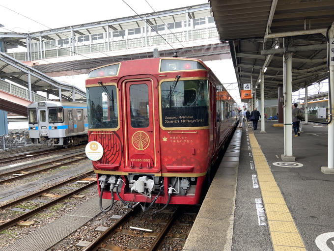 JR四国 国鉄キハ185系気動車 キロ185-1003 多度津駅 鉄道フォト・写真 by ポムフリットさん | レイルラボ(RailLab)