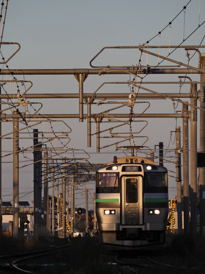JR北海道733系電車 クハ733-3106 篠路駅 鉄道フォト・写真 by ここはどこ？さん | レイルラボ(RailLab)