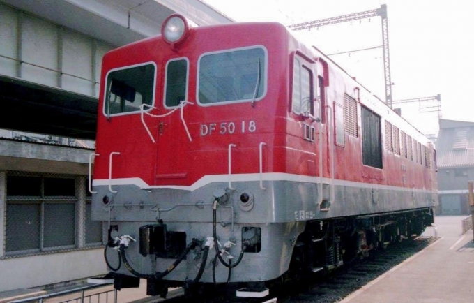 JR西日本 国鉄DF50形ディーゼル機関車 弁天町駅 鉄道フォト・写真 by もりもりさん | レイルラボ(RailLab)