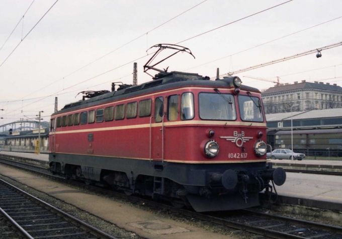 オーストリア連邦鉄道 ÖBB 1042形 1042-637 ウィーン西駅 鉄道フォト・写真 by ポン太さん | レイルラボ(RailLab)