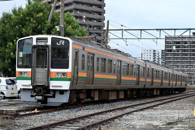 三岐鉄道 国鉄211系電車 クモハ211-5027 富田駅 (三重県) 鉄道フォト・写真 by ポン太さん | レイルラボ(RailLab)