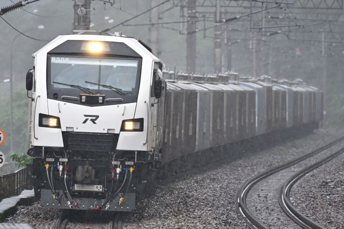 国営台湾鉄路 R200型 R208 百福駅 鉄道フォト・写真 by ポン太さん | レイルラボ(RailLab)