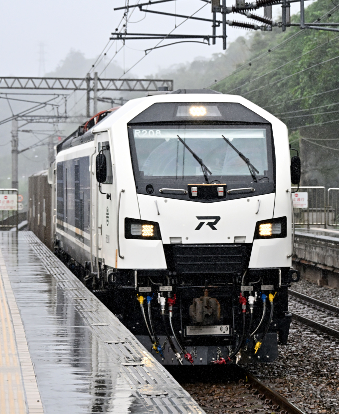 台湾鉄路管理局 R200型 R208 百福駅 鉄道フォト・写真 by ポン太さん | レイルラボ(RailLab)