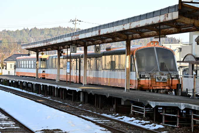 のと鉄道NT800形気動車 NT802 穴水駅 鉄道フォト・写真 by ポン太さん | レイルラボ(RailLab)