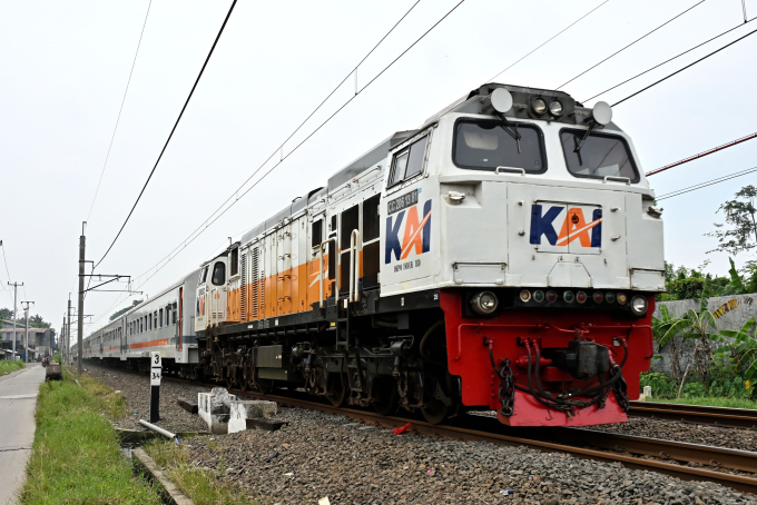 KAI CC206形電気式ディーゼル機関車 CC2061381 タンブン駅 鉄道フォト・写真 by ポン太さん | レイルラボ(RailLab)