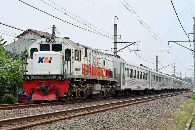 KAI CC201形電気式ディーゼル機関車 CC20 タンブン駅 鉄道フォト・写真 by ポン太さん | レイルラボ(RailLab)