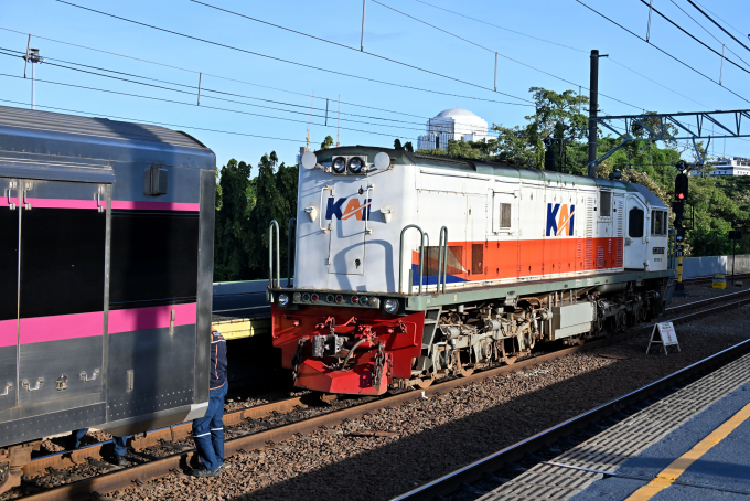 KAI CC201形電気式ディーゼル機関車 CC201 92 11 ガンビール駅 鉄道フォト・写真 by ポン太さん | レイルラボ(RailLab)