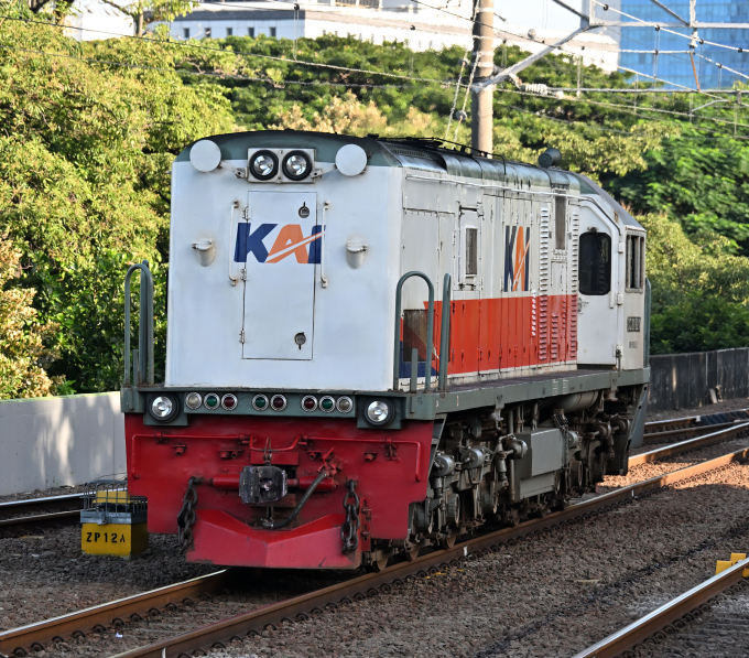 KAI CC201形電気式ディーゼル機関車 CC201 92 11 ガンビール駅 鉄道フォト・写真 by ポン太さん | レイルラボ(RailLab)