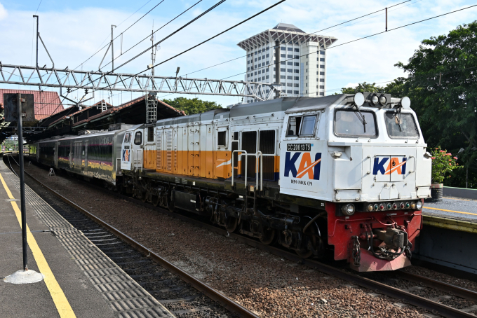 KAI CC206電気式ディーゼル機関車 CC206 13 75 ガンビール駅 鉄道フォト・写真 by ポン太さん | レイルラボ(RailLab)