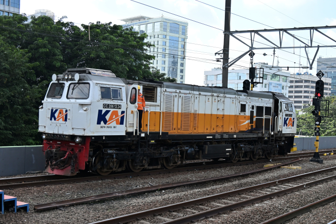KAI CC206形電気式ディーゼル機関車 CC206 13 24 ガンビール駅 鉄道フォト・写真 by ポン太さん | レイルラボ(RailLab)