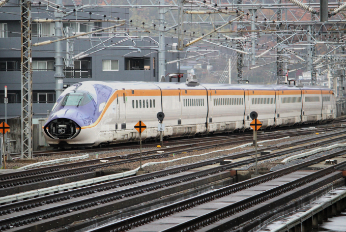 JR東日本 E8系新幹線電車 つばさ E811-4 福島駅 (福島県|JR) 鉄道フォト・写真 by 南方極星さん | レイルラボ(RailLab)