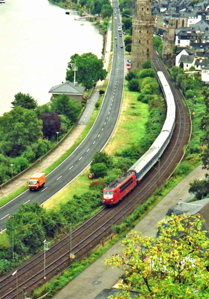ドイツ国鉄 DB103形電機牽引の客車列車。 オーバーベーゼル付近にて。 鉄道フォト・写真 by モニ3412さん | レイルラボ(RailLab)