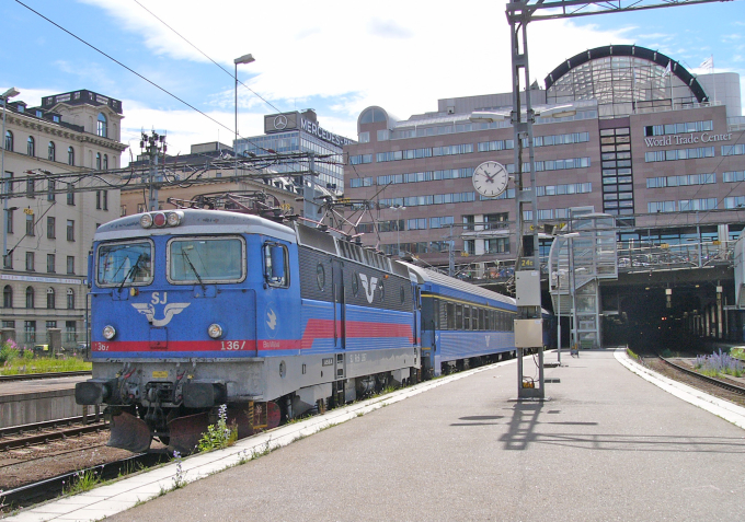 SJ Rc6-1367号電機牽引客車列車。 ストックホルム中央駅 鉄道フォト・写真 by モニ3412さん | レイルラボ(RailLab)