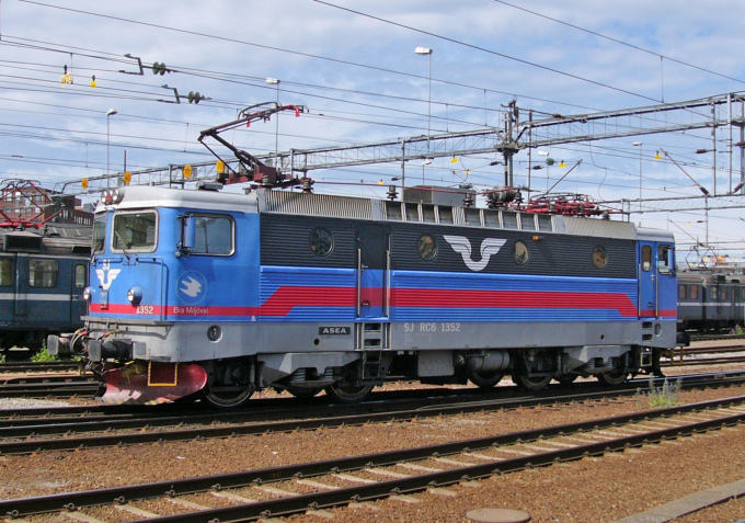 SJ Rc6-1352号電気機関車。 ストックホルム中央駅 鉄道フォト・写真 by モニ3412さん | レイルラボ(RailLab)