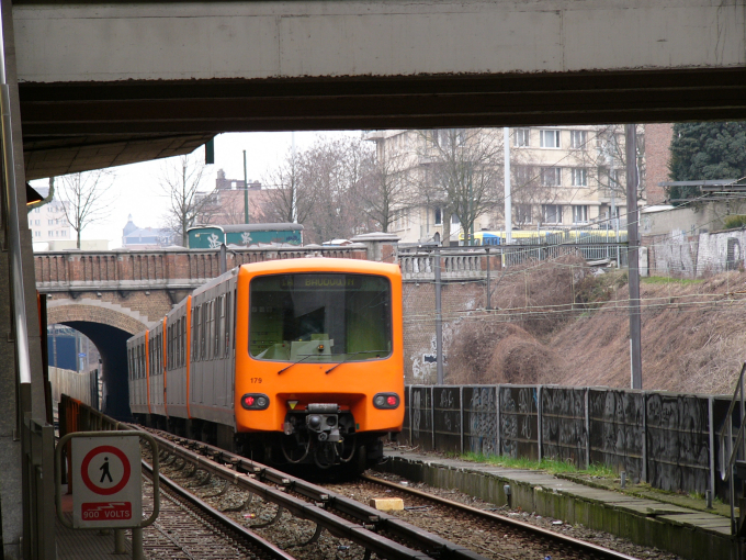 STIB 179他編成。 PETILLON 鉄道フォト・写真 by モニ3412さん | レイルラボ(RailLab)