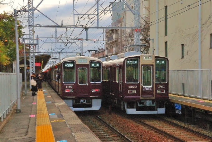 阪急電鉄 阪急8000系電車 Memorial8000 8100 岡本駅 (兵庫県) 鉄道フォト・写真 by 丹波篠山さん | レイルラボ(RailLab)