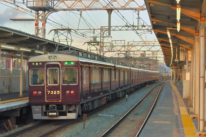 阪急電鉄 阪急7300系電車 7325 水無瀬駅 鉄道フォト・写真 by 丹波篠山さん | レイルラボ(RailLab)
