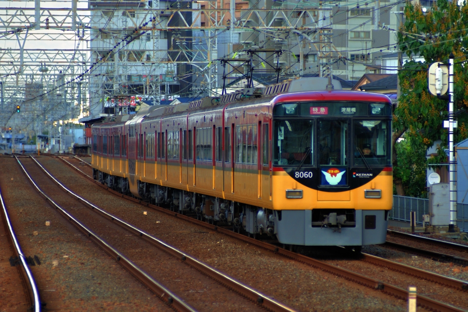 京阪電鉄 京阪8000系電車 8060 森小路駅 鉄道フォト・写真(拡大) by 丹波篠山さん | レイルラボ(RailLab)
