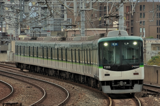 京阪電鉄 京阪7200系電車 7203 西三荘駅 鉄道フォト・写真 by 丹波篠山さん | レイルラボ(RailLab)