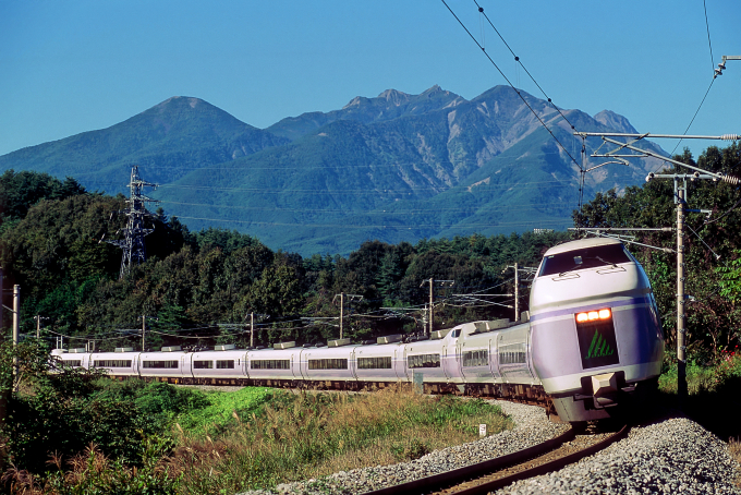 JR東日本E351系電車 スーパーあずさ クハE351-5 長坂駅 鉄道フォト・写真 by 丹波篠山さん | レイルラボ(RailLab)