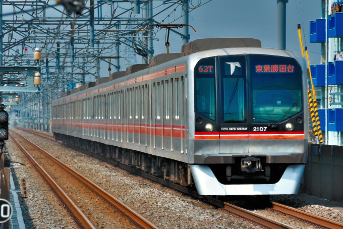東葉高速鉄道2000系電車 2107 行徳駅 鉄道フォト・写真 by 丹波篠山さん | レイルラボ(RailLab)