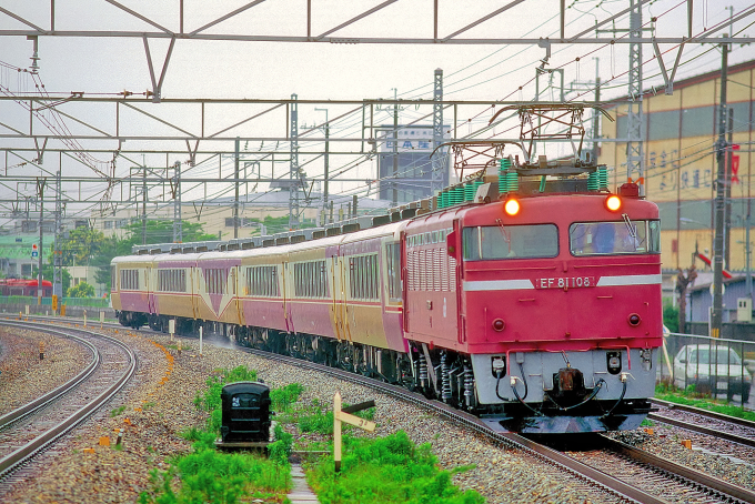 JR西日本 国鉄EF81形電気機関車 わくわく団らん EF81 108 岸辺駅 鉄道フォト・写真 by 丹波篠山さん | レイルラボ(RailLab)