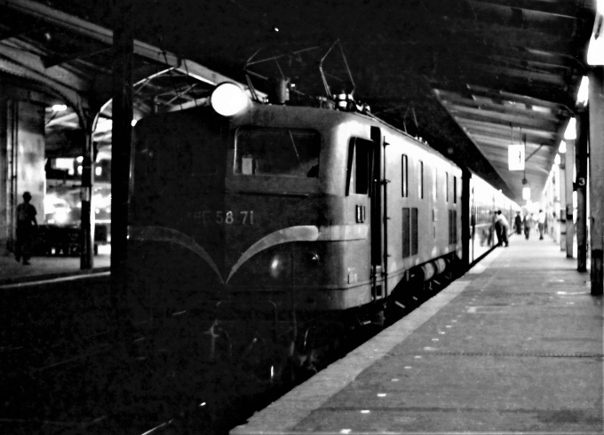 国鉄EF58形電気機関車 EF58 71 東京駅 鉄道フォト・写真 by 鉄道のお爺さんさん | レイルラボ(RailLab)