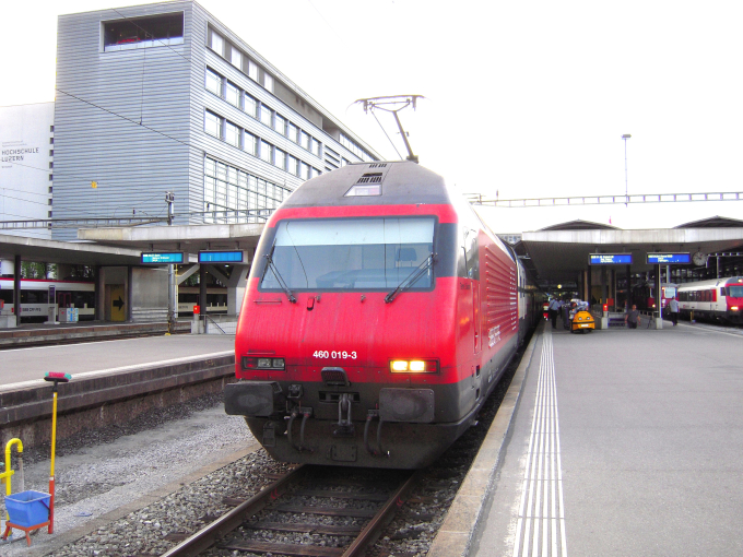 スイス国鉄 Re460型電気機関車 019-3 ルツェルン駅 鉄道フォト・写真 by 鉄道のお爺さんさん | レイルラボ(RailLab)