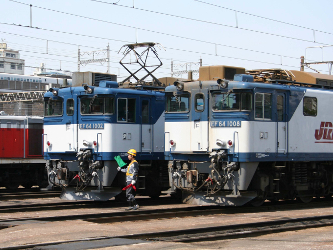 JR貨物 国鉄EF64形電気機関車 EF64 1002とEF64 1008 田端運転所 鉄道フォト・写真 by 鉄道のお爺さんさん | レイルラボ(RailLab)