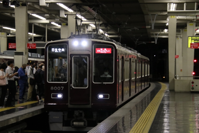 阪急電鉄 阪急8000系電車 日生エクスプレス 8007 大阪梅田駅 (阪急) 鉄道フォト・写真 by たごさくさん | レイルラボ(RailLab)
