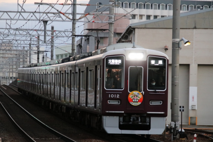 阪急電鉄 阪急1000系電車(2代) 1012 十三駅 鉄道フォト・写真 by たごさくさん | レイルラボ(RailLab)