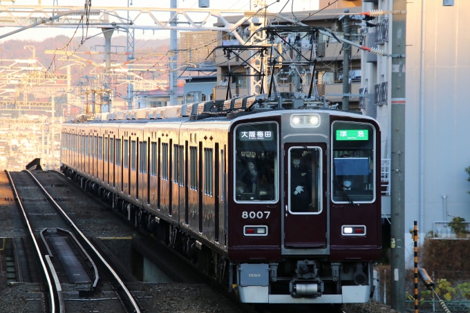 阪急電鉄 阪急8000系電車 8007 石橋阪大前駅 鉄道フォト・写真 by たごさくさん | レイルラボ(RailLab)