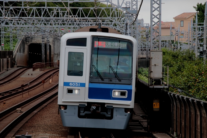 西武鉄道 西武6000系電車 6051 多摩川駅 鉄道フォト・写真 by たごさくさん | レイルラボ(RailLab)