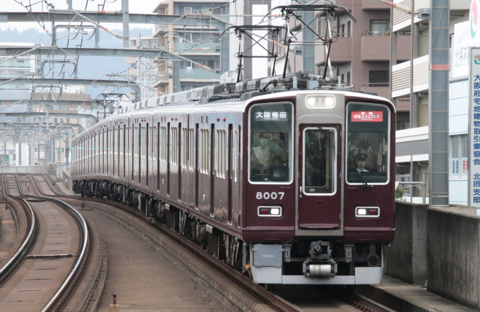 阪急電鉄 阪急8000系電車 日生エクスプレス 8007 岡町駅 鉄道フォト・写真 by たごさくさん | レイルラボ(RailLab)