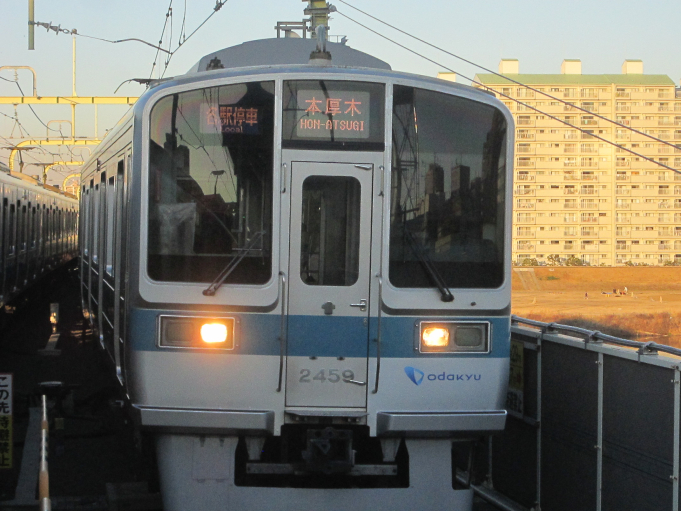 小田急電鉄 小田急2000形電車 2459 登戸駅 (小田急) 鉄道フォト・写真 by 城鉄本線☆日本旅さん | レイルラボ(RailLab)