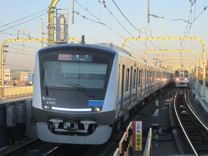 小田急電鉄 小田急5000形電車(2代) 5452 登戸駅 (小田急) 鉄道フォト・写真 by 城鉄本線☆日本旅さん | レイルラボ(RailLab)