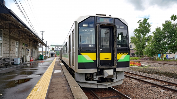 JR北海道H100形気動車 H100-70 美瑛駅 鉄道フォト・写真 by メリーさんの棺さん | レイルラボ(RailLab)
