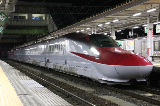 JR東日本 E6系新幹線電車 こまち E621-5 盛岡駅 (JR) 鉄道フォト・写真 by ルビィ鐵さん | レイルラボ(RailLab)
