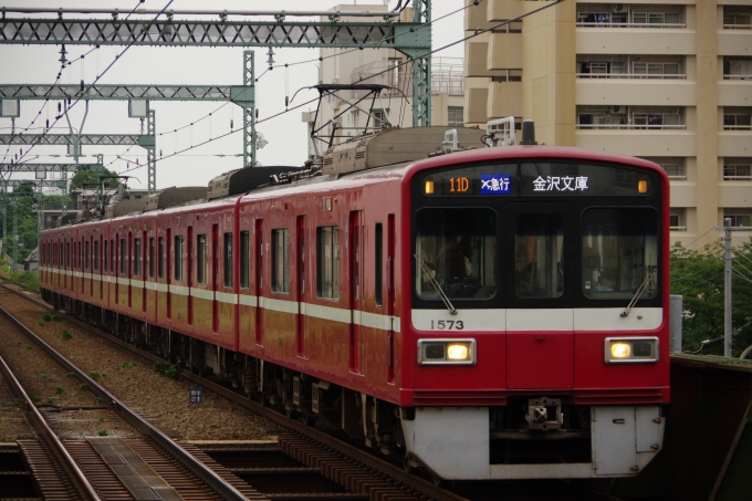 京急電鉄 京急1500形電車 1573 井土ヶ谷駅 鉄道フォト・写真 by tanuさん | レイルラボ(RailLab)
