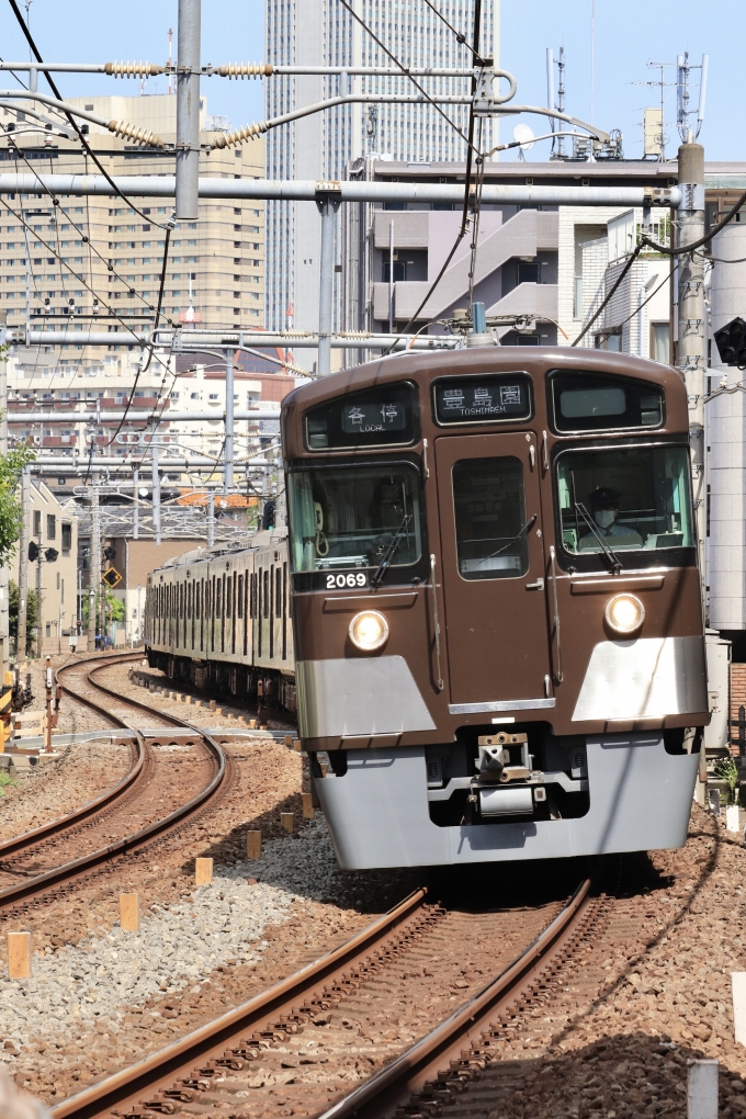 西武鉄道 西武2000系電車 2069 池袋〜椎名町 鉄道フォト・写真 by yumaちゃんさん | レイルラボ(RailLab)