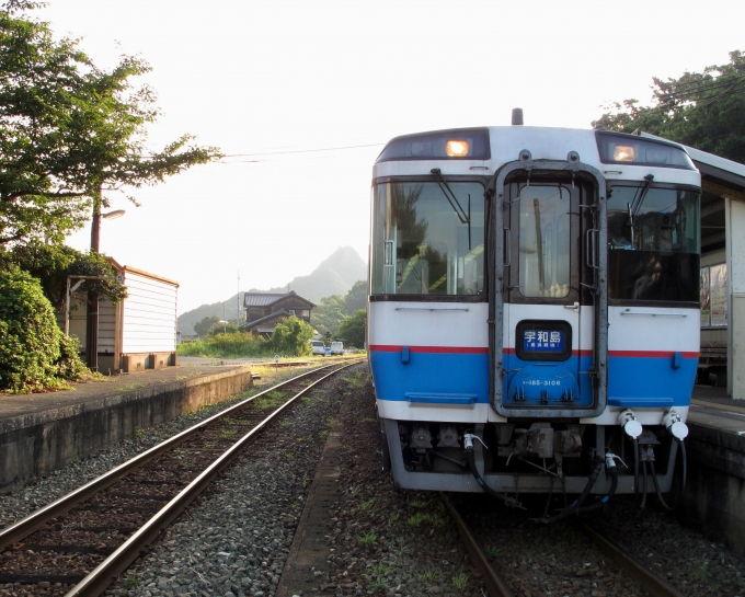 JR四国 国鉄キハ185系気動車 キハ185-3106 伊予上灘駅 鉄道フォト・写真 by おいさん | レイルラボ(RailLab)