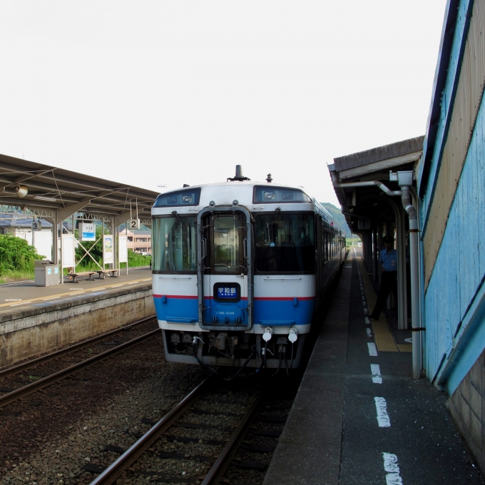 JR四国 国鉄キハ185系気動車 キハ185-3106 伊予大洲駅 鉄道フォト・写真 by おいさん | レイルラボ(RailLab)