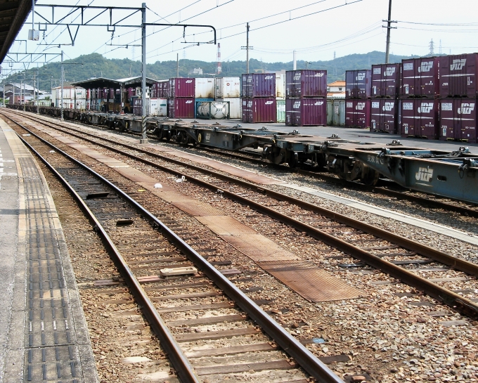 JR貨物コキ100系貨車 コキ101-49 他 新居浜駅 鉄道フォト・写真 by おいさん | レイルラボ(RailLab)