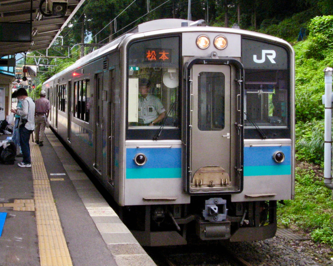 JR東日本E127系電車 クモハE127-109 南小谷駅 鉄道フォト・写真 by おいさん | レイルラボ(RailLab)