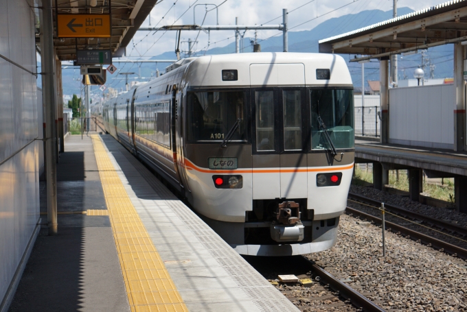 JR東海383系電車 しなの クロ383-101 平田駅 (長野県) 鉄道フォト・写真 by E4系P82編成さん | レイルラボ(RailLab)