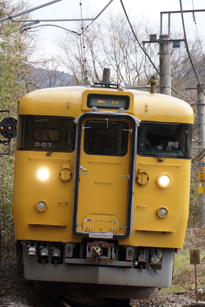 JR西日本 国鉄115系電車 クハ115-1073 備中川面駅 鉄道フォト・写真 by E4系P82編成さん | レイルラボ(RailLab)
