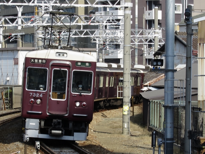 阪急電鉄 阪急7300系電車 7324 十三駅 鉄道フォト・写真 by せっつのさん | レイルラボ(RailLab)
