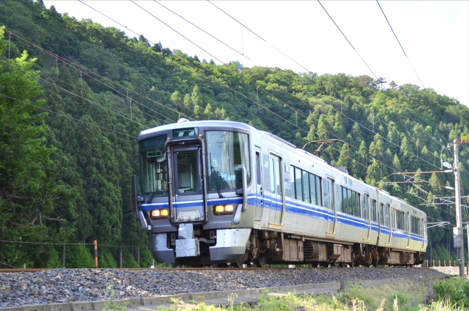 JR西日本521系電車 クハ520-2 湯尾駅 鉄道フォト・写真 by よっさん | レイルラボ(RailLab)