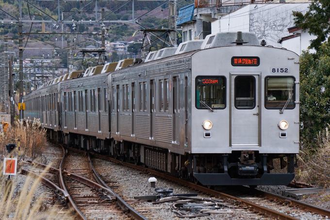 伊豆急行8000系電車 クモハ8152 宇佐美駅 鉄道フォト・写真 by うにらさん | レイルラボ(RailLab)